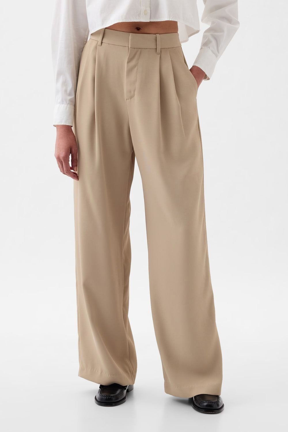 Best Wrinkle-Free Pants for Travel To Look Chic on Long Flights