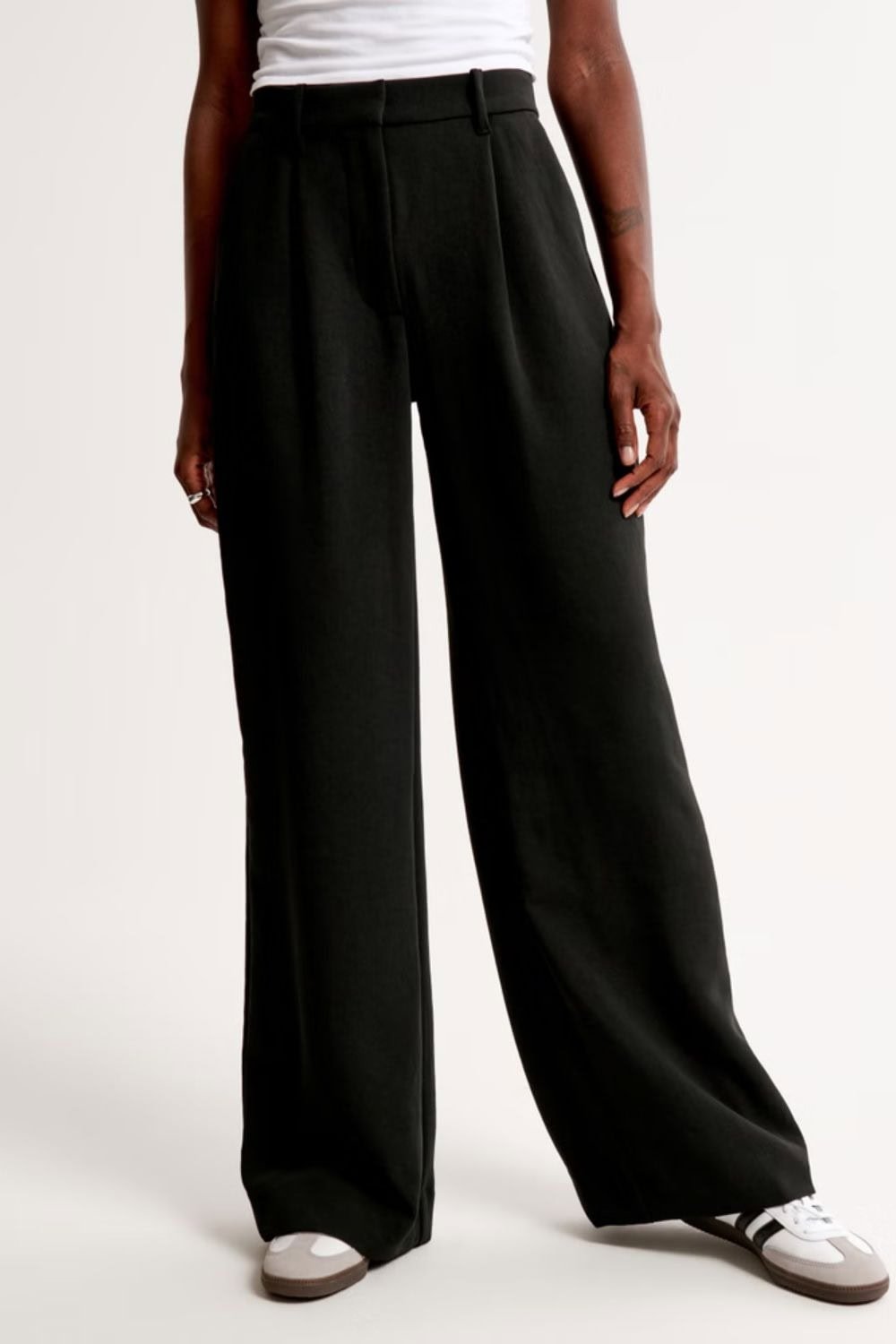 Best Wrinkle-Free Pants for Travel To Look Chic on Long Flights