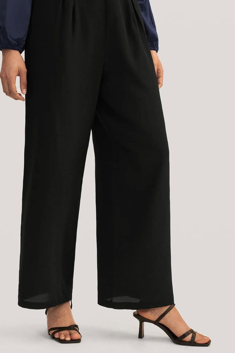 Best Wrinkle-Free Pants for Travel To Look Chic on Long Flights