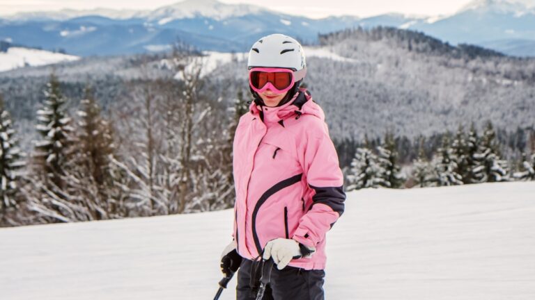 13 Stylish Ski Outfit Ideas To Rock On The Slopes And After – Pink ...