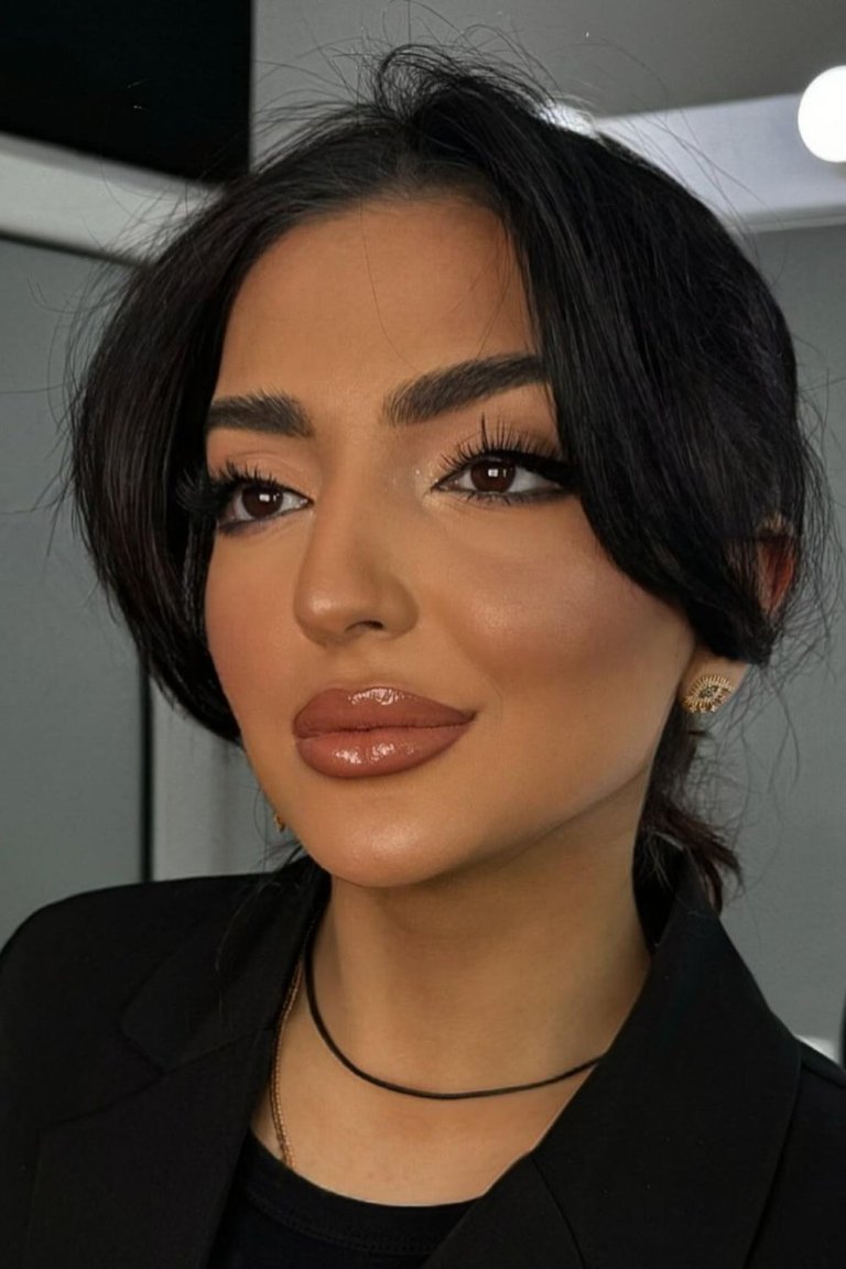 Professional Makeup Looks For Work That Are Easy To Do - Pink April Diary