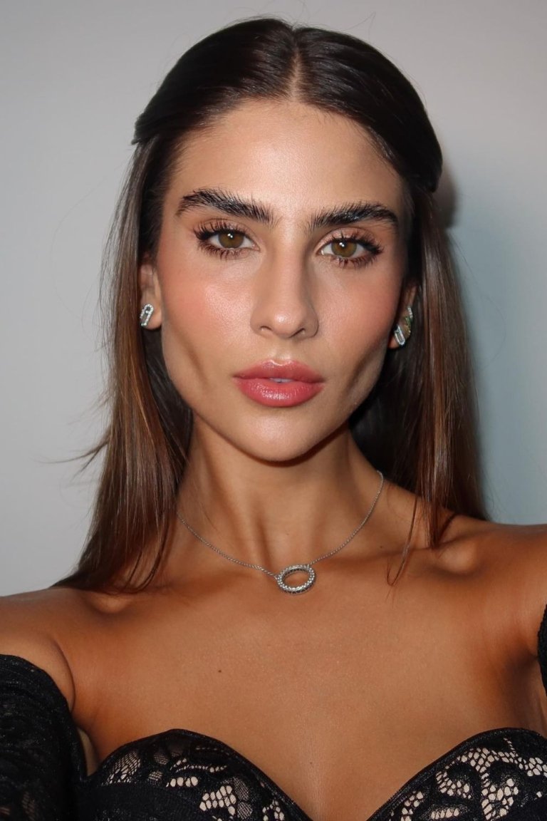 Professional Makeup Looks For Work That Are Easy To Do - Pink April Diary